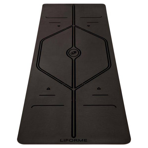 De XL mat van Liforme geeft je ruimte op de mat.